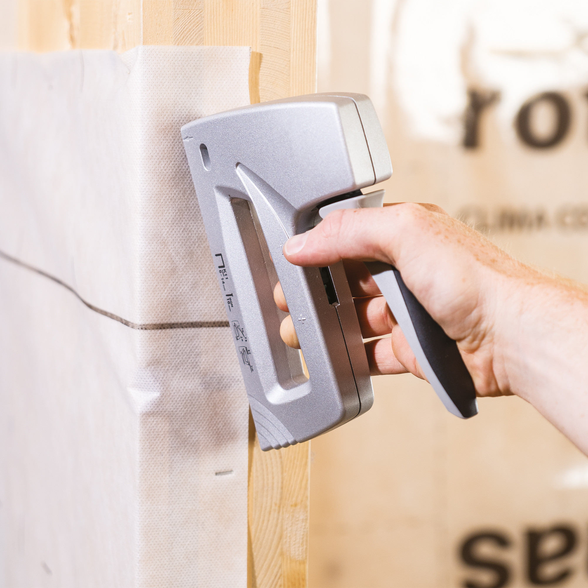 GRAPADORA MANUAL | HAND STAPLER | Rothoblaas